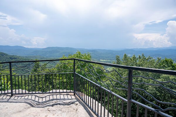 How to Reach Jump Off Rock near Hendersonville NC