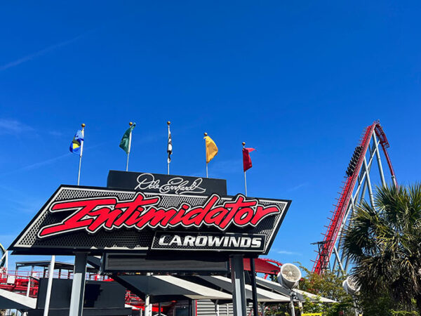 How to Enjoy Carowinds Amusement Park (10 Important Tips!)