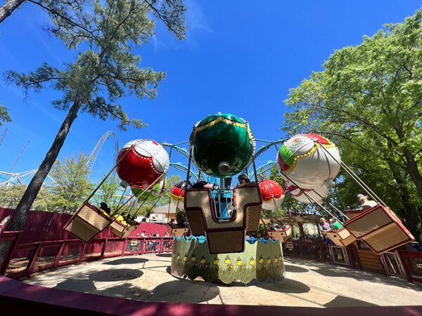 How to Enjoy Carowinds Amusement Park (10 Important Tips!)