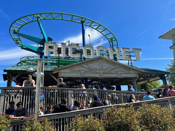 How to Enjoy Carowinds Amusement Park (10 Important Tips!)