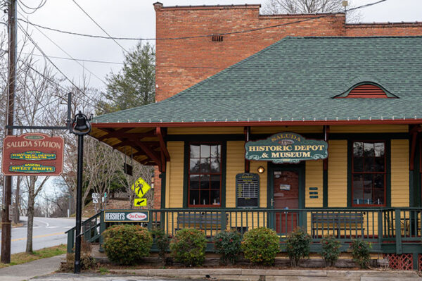 23 Fun Things to Do in Saluda NC and Nearby