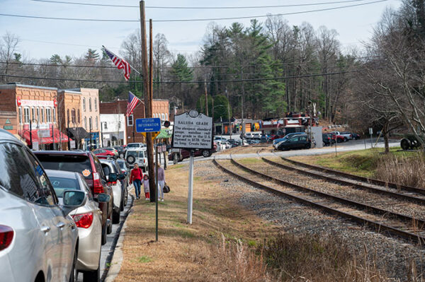 23 Fun Things to Do in Saluda NC and Nearby